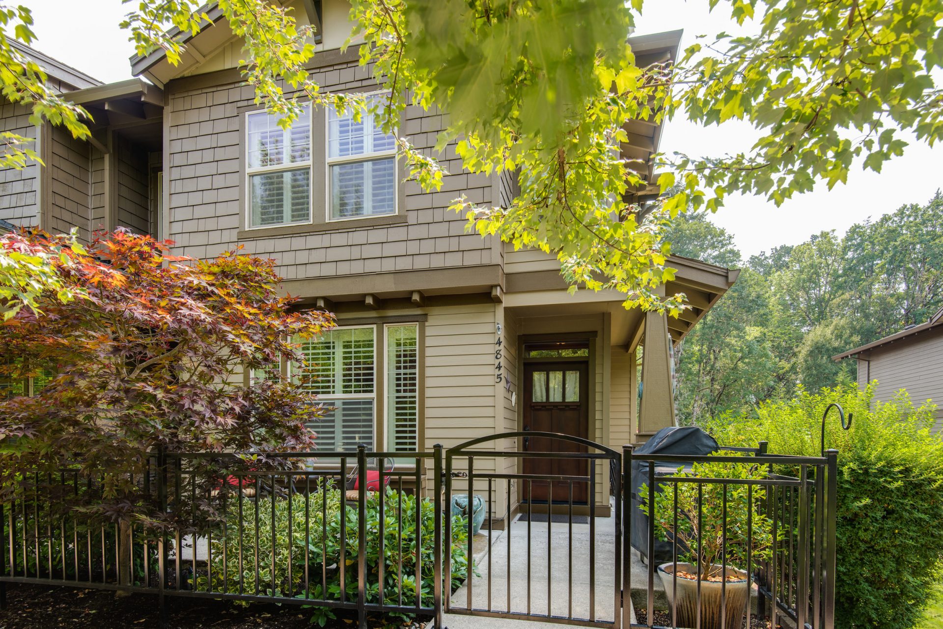 Stunning End Unit in Desirable Arbor Parc – Inhabit Real Estate